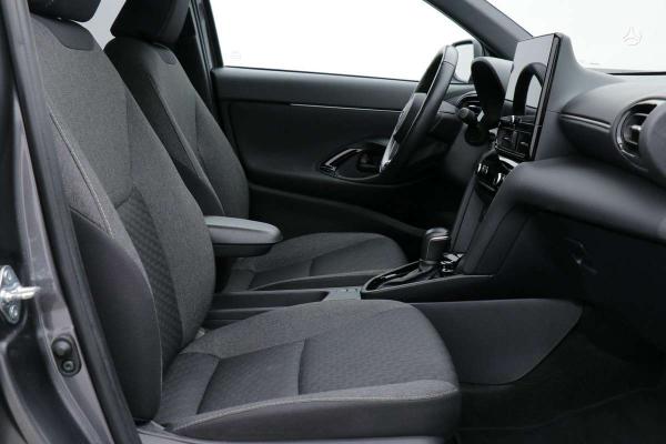 Pelēks Toyota Yaris Cross 2025 Viļņa, ar dzinēja tilpumu 1.49 L un nobraukumu 25 tūkst. km par 26900 €, foto 10 vietnē AUTOMOTO.COM.LV