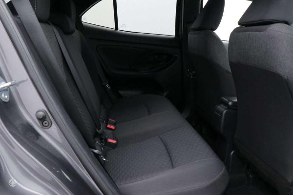 Pelēks Toyota Yaris Cross 2025 Viļņa, ar dzinēja tilpumu 1.49 L un nobraukumu 25 tūkst. km par 26900 €, foto 11 vietnē AUTOMOTO.COM.LV