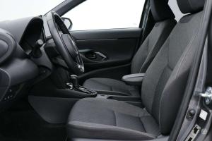 Pelēks Toyota Yaris Cross 2025 Viļņa, ar dzinēja tilpumu 1.49 L un nobraukumu 25 tūkst. km par 26900 €, foto 13 vietnē AUTOMOTO.COM.LV