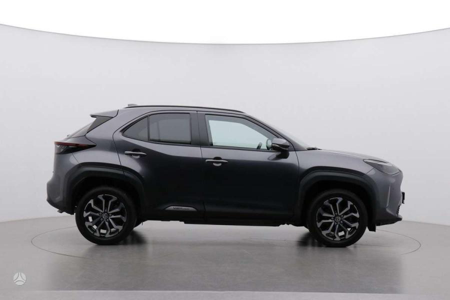 Pelēks Toyota Yaris Cross 2025 Viļņa, ar dzinēja tilpumu 1.49 L un nobraukumu 25 tūkst. km par 26900 €, foto 18 vietnē AUTOMOTO.COM.LV