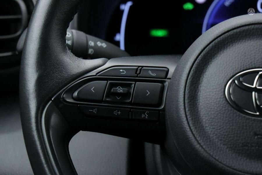 Pelēks Toyota Yaris Cross 2025 Viļņa, ar dzinēja tilpumu 1.49 L un nobraukumu 25 tūkst. km par 26900 €, foto 28 vietnē AUTOMOTO.COM.LV