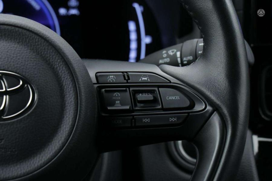 Pelēks Toyota Yaris Cross 2025 Viļņa, ar dzinēja tilpumu 1.49 L un nobraukumu 25 tūkst. km par 26900 €, foto 29 vietnē AUTOMOTO.COM.LV