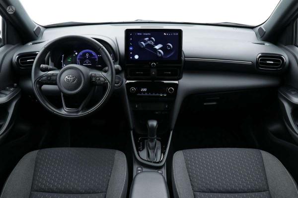 Grey Toyota Yaris Cross 2025 in Vilnius, with an engine capacity of 1.49 L and mileage of 19 thousand km for 25900 €, photo 8 on AUTOMOTO.COM.LV