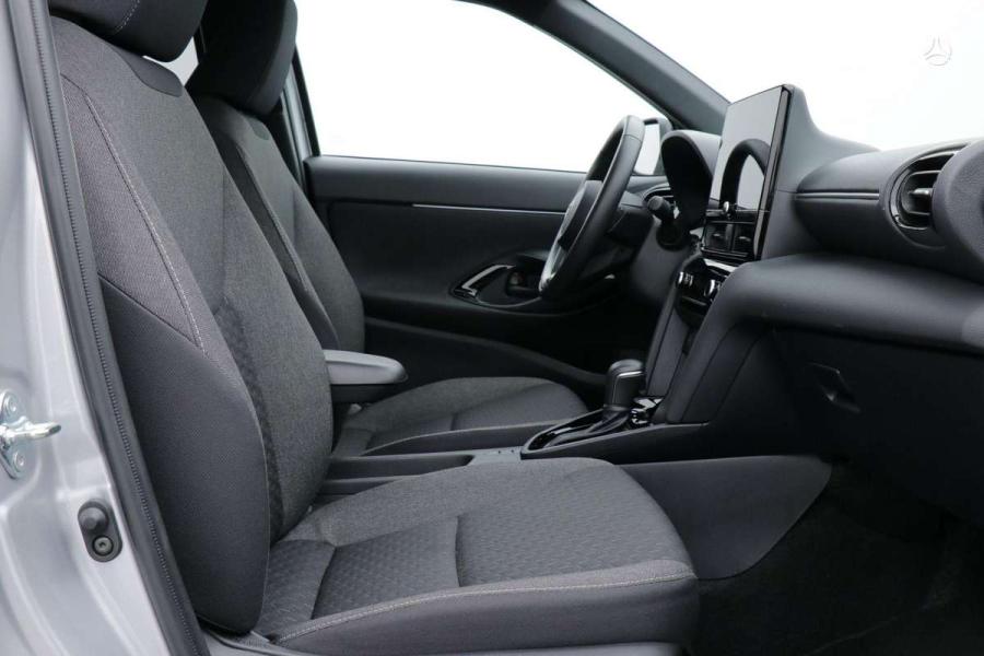 Pelēks Toyota Yaris Cross 2025 Viļņa, ar dzinēja tilpumu 1.49 L un nobraukumu 19 tūkst. km par 25900 €, foto 10 vietnē AUTOMOTO.COM.LV