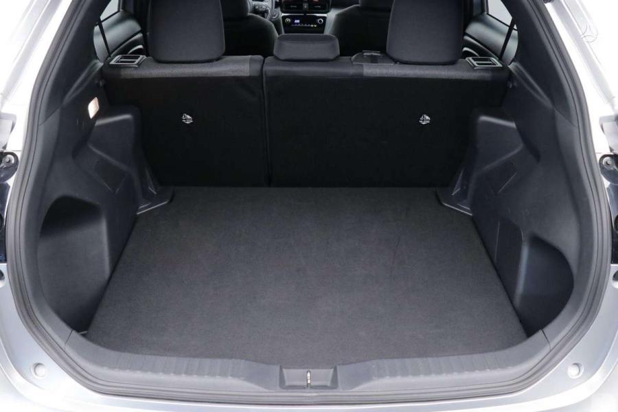 Pelēks Toyota Yaris Cross 2025 Viļņa, ar dzinēja tilpumu 1.49 L un nobraukumu 19 tūkst. km par 25900 €, foto 12 vietnē AUTOMOTO.COM.LV