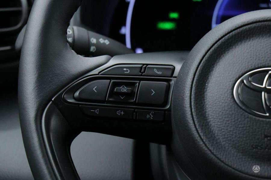 Pelēks Toyota Yaris Cross 2025 Viļņa, ar dzinēja tilpumu 1.49 L un nobraukumu 19 tūkst. km par 25900 €, foto 26 vietnē AUTOMOTO.COM.LV
