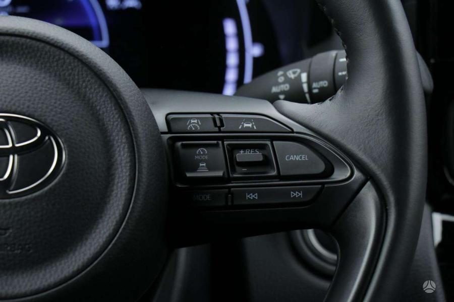 Pelēks Toyota Yaris Cross 2025 Viļņa, ar dzinēja tilpumu 1.49 L un nobraukumu 19 tūkst. km par 25900 €, foto 27 vietnē AUTOMOTO.COM.LV