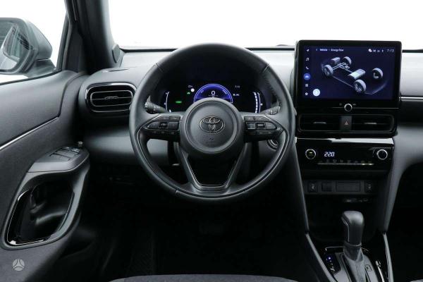 Grey Toyota Yaris Cross 2025 in Vilnius, with an engine capacity of 1.49 L and mileage of 15 thousand km for 25900 €, photo 9 on AUTOMOTO.COM.LV