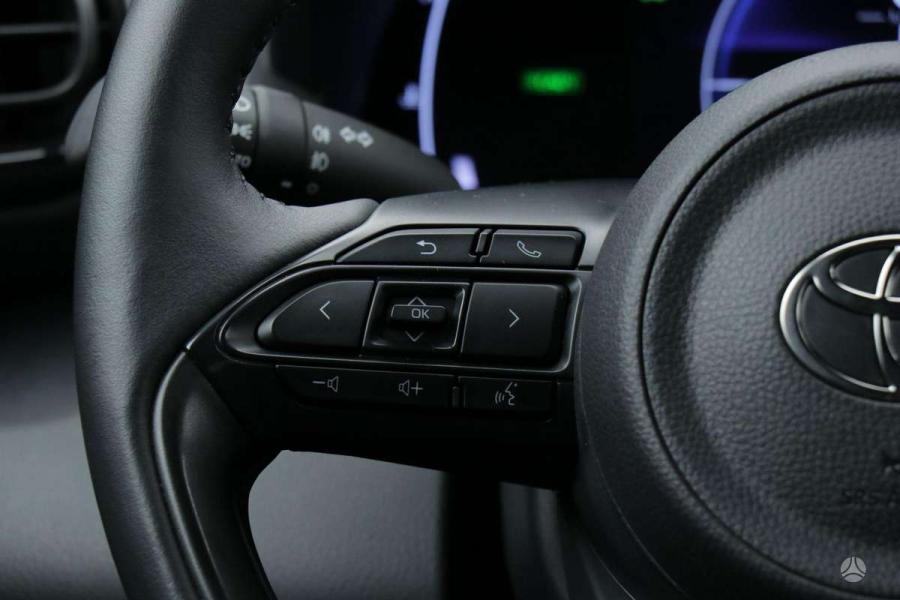 Серый Тойота Yaris Cross 2025 в Вильнюс, объемом двигателя 1.49 л и пробегом 15 тыс. км за 25900 €, фото 26 на AUTOMOTO.COM.LV