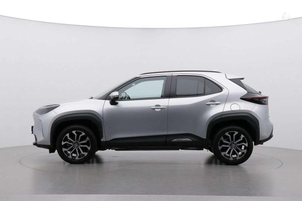 Grey Toyota Yaris Cross 2025 in Vilnius, with an engine capacity of 1.49 L and mileage of 13 thousand km for 25990 €, photo 5 on AUTOMOTO.COM.LV