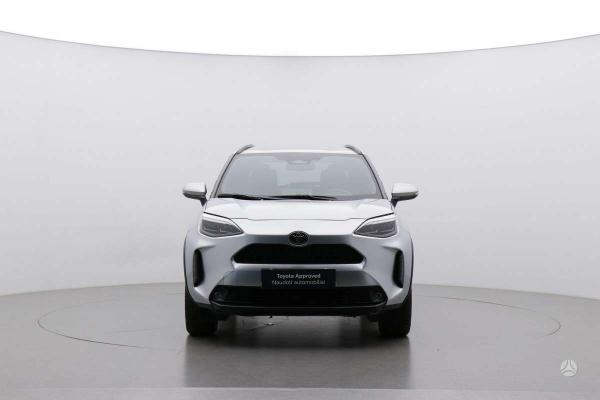 Grey Toyota Yaris Cross 2025 in Vilnius, with an engine capacity of 1.49 L and mileage of 13 thousand km for 25990 €, photo 7 on AUTOMOTO.COM.LV