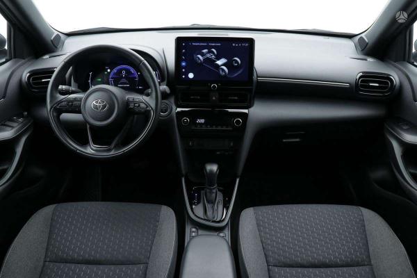 Grey Toyota Yaris Cross 2025 in Vilnius, with an engine capacity of 1.49 L and mileage of 13 thousand km for 25990 €, photo 8 on AUTOMOTO.COM.LV