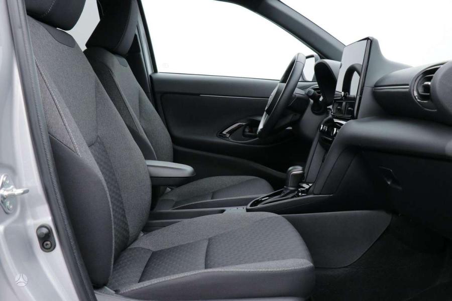 Серый Тойота Yaris Cross 2025 в Вильнюс, объемом двигателя 1.49 л и пробегом 13 тыс. км за 25990 €, фото 10 на AUTOMOTO.COM.LV