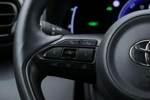 Серый Тойота Yaris Cross 2025 в Вильнюс, объемом двигателя 1.49 л и пробегом 13 тыс. км за 25990 €, фото 26 на AUTOMOTO.COM.LV