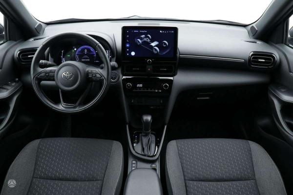 Grey Toyota Yaris Cross 2025 in Vilnius, with an engine capacity of 1.49 L and mileage of 22 thousand km for 26990 €, photo 8 on AUTOMOTO.COM.LV