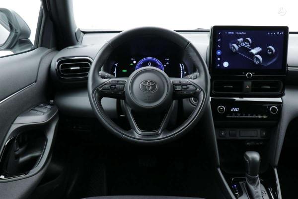 Grey Toyota Yaris Cross 2025 in Vilnius, with an engine capacity of 1.49 L and mileage of 22 thousand km for 26990 €, photo 9 on AUTOMOTO.COM.LV