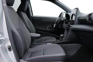 Grey Toyota Yaris Cross 2025 in Vilnius, with an engine capacity of 1.49 L and mileage of 22 thousand km for 26990 €, photo 10 on AUTOMOTO.COM.LV