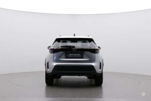 Grey Toyota Yaris Cross 2025 in Vilnius, with an engine capacity of 1.49 L and mileage of 15 thousand km for 25900 €, photo 6 on AUTOMOTO.COM.LV