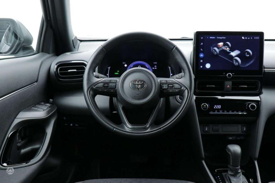 Grey Toyota Yaris Cross 2025 in Vilnius, with an engine capacity of 1.49 L and mileage of 15 thousand km for 25900 €, photo 9 on AUTOMOTO.COM.LV