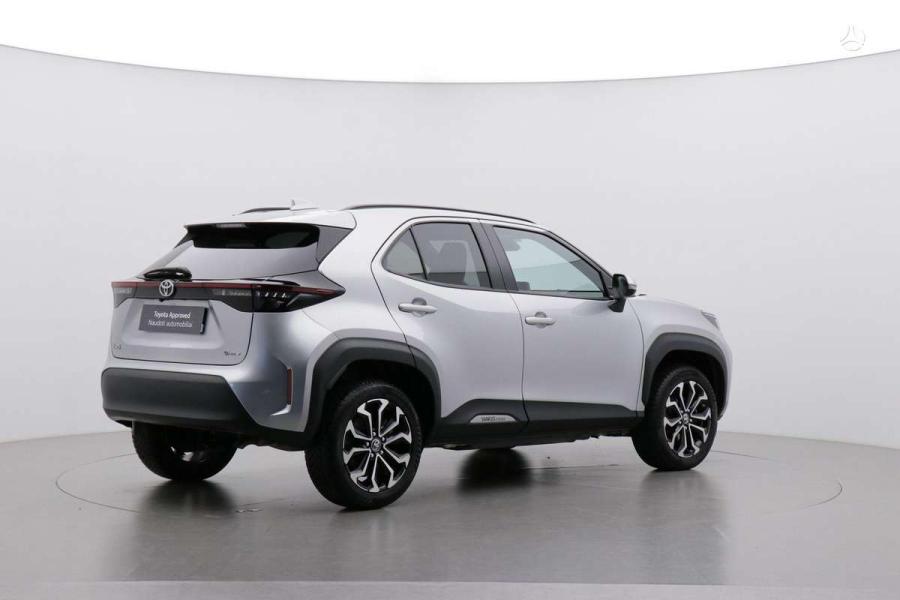 Pelēks Toyota Yaris Cross 2025 Viļņa, ar dzinēja tilpumu 1.49 L un nobraukumu 20 tūkst. km par 26990 €, foto 4 vietnē AUTOMOTO.COM.LV