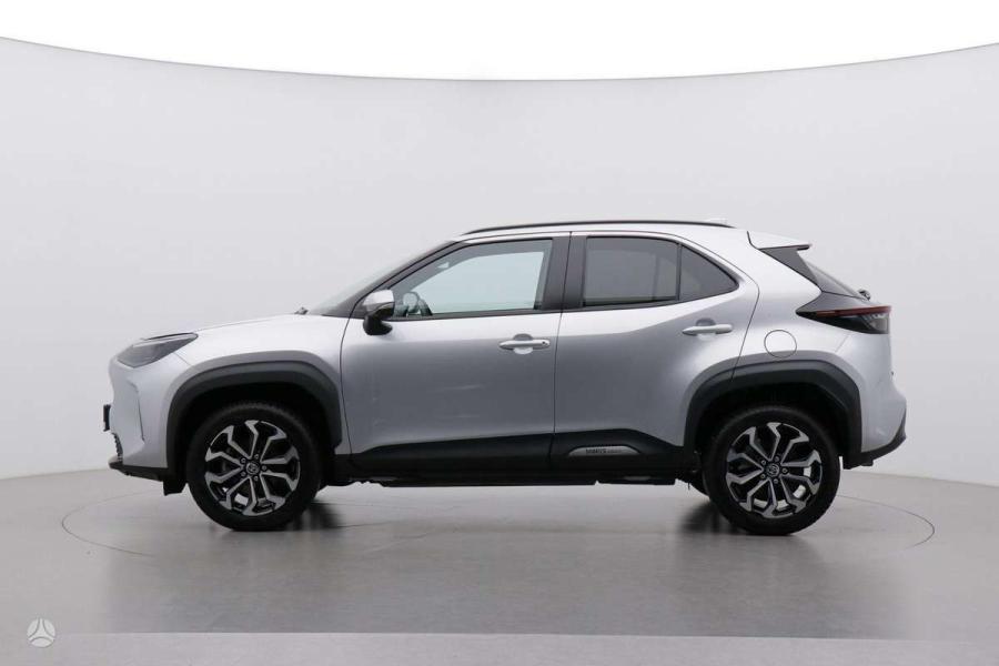 Pelēks Toyota Yaris Cross 2025 Viļņa, ar dzinēja tilpumu 1.49 L un nobraukumu 20 tūkst. km par 26990 €, foto 5 vietnē AUTOMOTO.COM.LV