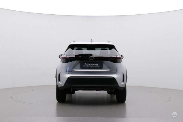 Grey Toyota Yaris Cross 2025 in Vilnius, with an engine capacity of 1.49 L and mileage of 20 thousand km for 26990 €, photo 6 on AUTOMOTO.COM.LV