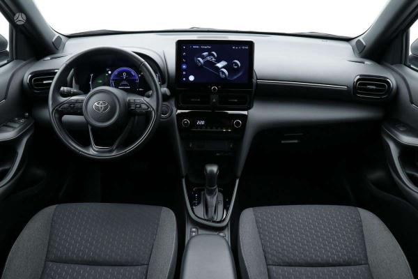 Grey Toyota Yaris Cross 2025 in Vilnius, with an engine capacity of 1.49 L and mileage of 20 thousand km for 26990 €, photo 8 on AUTOMOTO.COM.LV