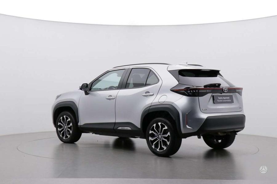 Pelēks Toyota Yaris Cross 2025 Viļņa, ar dzinēja tilpumu 1.49 L un nobraukumu 20 tūkst. km par 26990 €, foto 19 vietnē AUTOMOTO.COM.LV