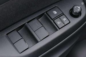 Pelēks Toyota Yaris Cross 2025 Viļņa, ar dzinēja tilpumu 1.49 L un nobraukumu 20 tūkst. km par 26990 €, foto 23 vietnē AUTOMOTO.COM.LV