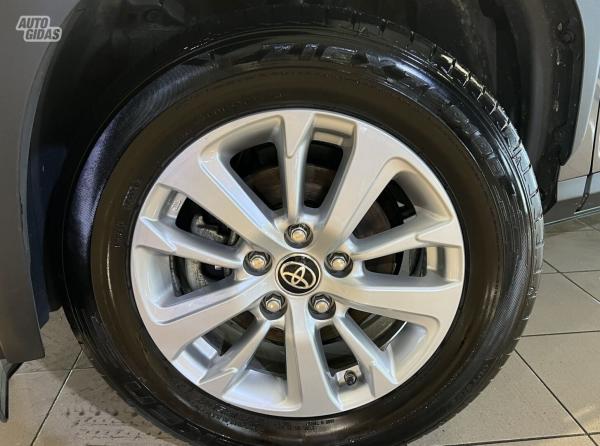 Серый Тойота Yaris Cross 2025 в Авиженяй, объемом двигателя 1.50 л и пробегом 57 тыс. км за 21950 €, фото 4 на AUTOMOTO.COM.LV