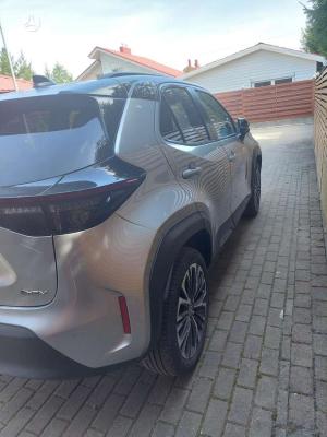 Серый Тойота Yaris Cross 2025 в Клайпеда, объемом двигателя 1.50 л и пробегом 54 тыс. км за 23350 €, фото 27 на AUTOMOTO.COM.LV