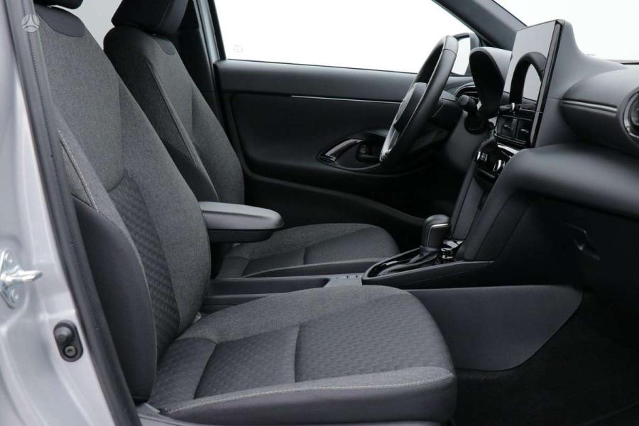 Серый Тойота Yaris Cross 2025 в Вильнюс, объемом двигателя 1.49 л и пробегом 16 тыс. км за 24900 €, фото 10 на AUTOMOTO.COM.LV
