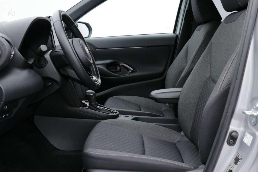 Серый Тойота Yaris Cross 2025 в Вильнюс, объемом двигателя 1.49 л и пробегом 16 тыс. км за 24900 €, фото 13 на AUTOMOTO.COM.LV