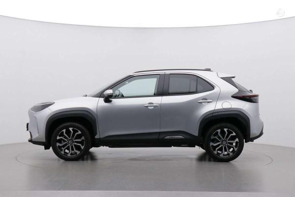Grey Toyota Yaris Cross 2025 in Vilnius, with an engine capacity of 1.49 L and mileage of 16 thousand km for 24900 €, photo 5 on AUTOMOTO.COM.LV