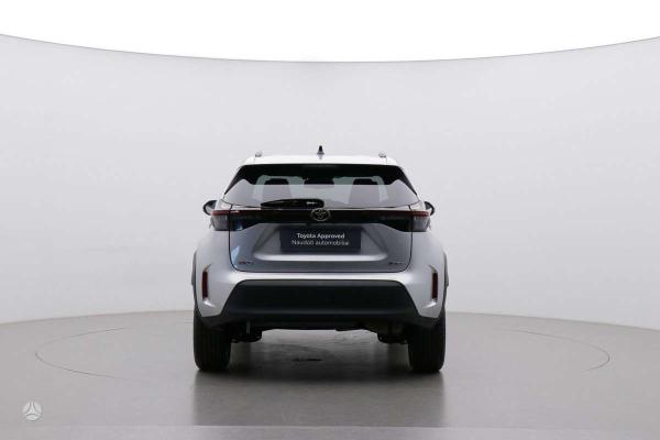Grey Toyota Yaris Cross 2025 in Vilnius, with an engine capacity of 1.49 L and mileage of 16 thousand km for 24900 €, photo 6 on AUTOMOTO.COM.LV