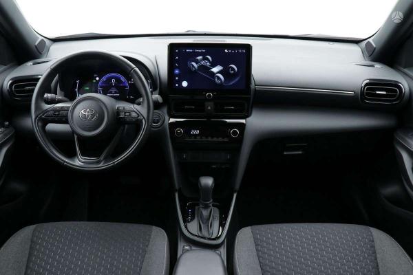 Grey Toyota Yaris Cross 2025 in Vilnius, with an engine capacity of 1.49 L and mileage of 16 thousand km for 24900 €, photo 8 on AUTOMOTO.COM.LV