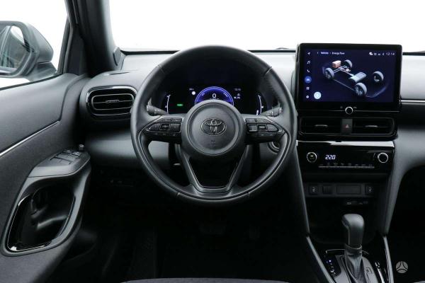 Grey Toyota Yaris Cross 2025 in Vilnius, with an engine capacity of 1.49 L and mileage of 16 thousand km for 24900 €, photo 9 on AUTOMOTO.COM.LV