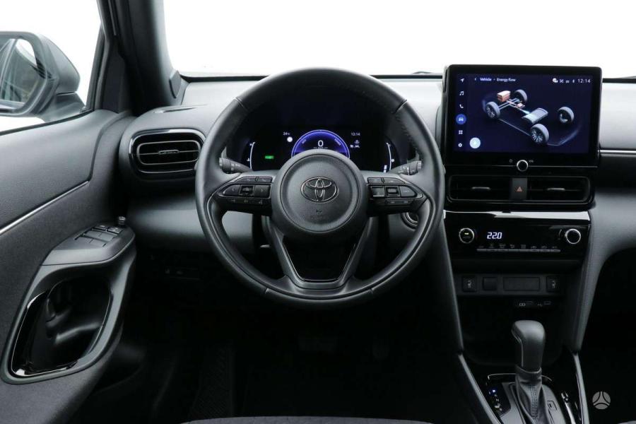 Grey Toyota Yaris Cross 2025 in Vilnius, with an engine capacity of 1.49 L and mileage of 16 thousand km for 24900 €, photo 9 on AUTOMOTO.COM.LV