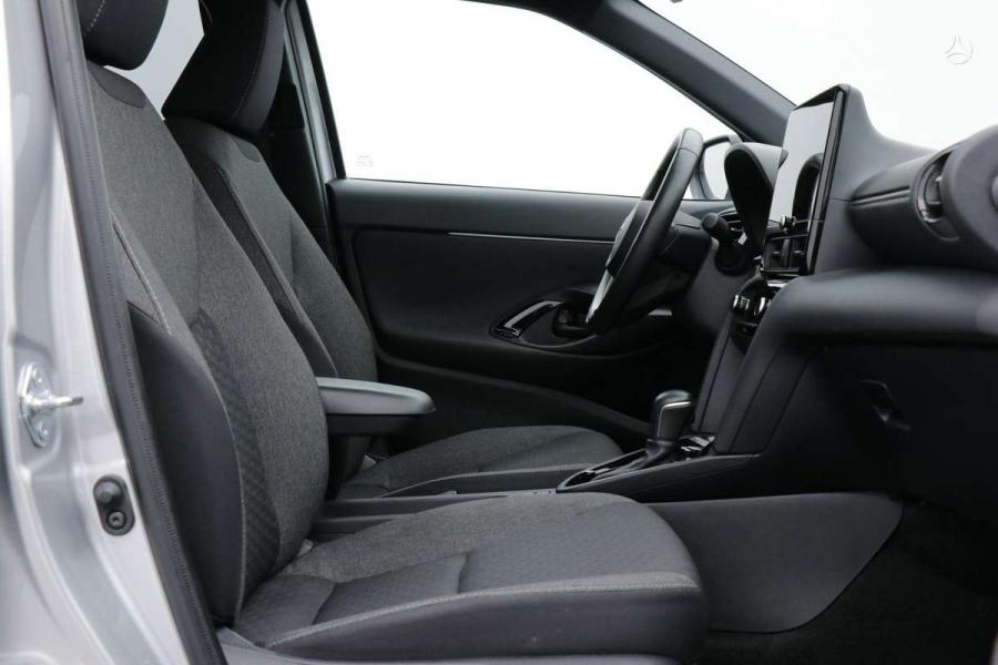 Серый Тойота Yaris Cross 2025 в Вильнюс, объемом двигателя 1.49 л и пробегом 27 тыс. км за 26990 €, фото 10 на AUTOMOTO.COM.LV
