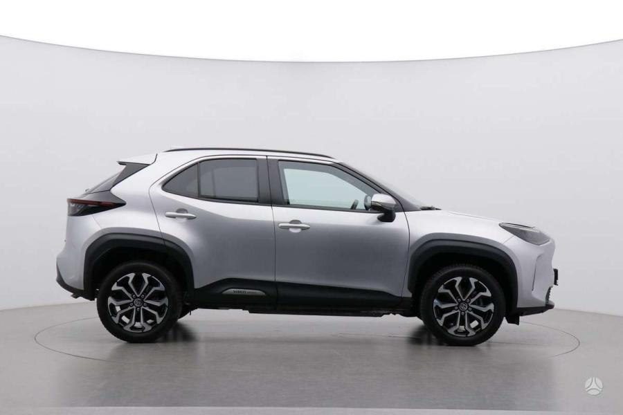 Серый Тойота Yaris Cross 2025 в Вильнюс, объемом двигателя 1.49 л и пробегом 27 тыс. км за 26990 €, фото 18 на AUTOMOTO.COM.LV