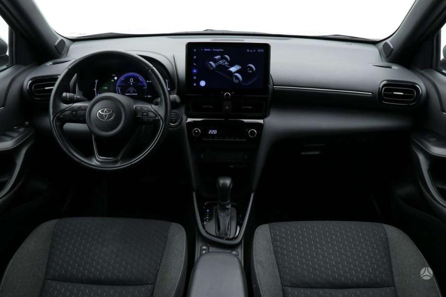 Grey Toyota Yaris Cross 2025 in Vilnius, with an engine capacity of 1.49 L and mileage of 27 thousand km for 26990 €, photo 8 on AUTOMOTO.COM.LV