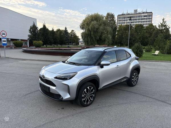 Серый Тойота Yaris Cross 2025 в Алитус, объемом двигателя 1.49 л и пробегом 25 тыс. км за 22500 €, фото 1 на AUTOMOTO.COM.LV