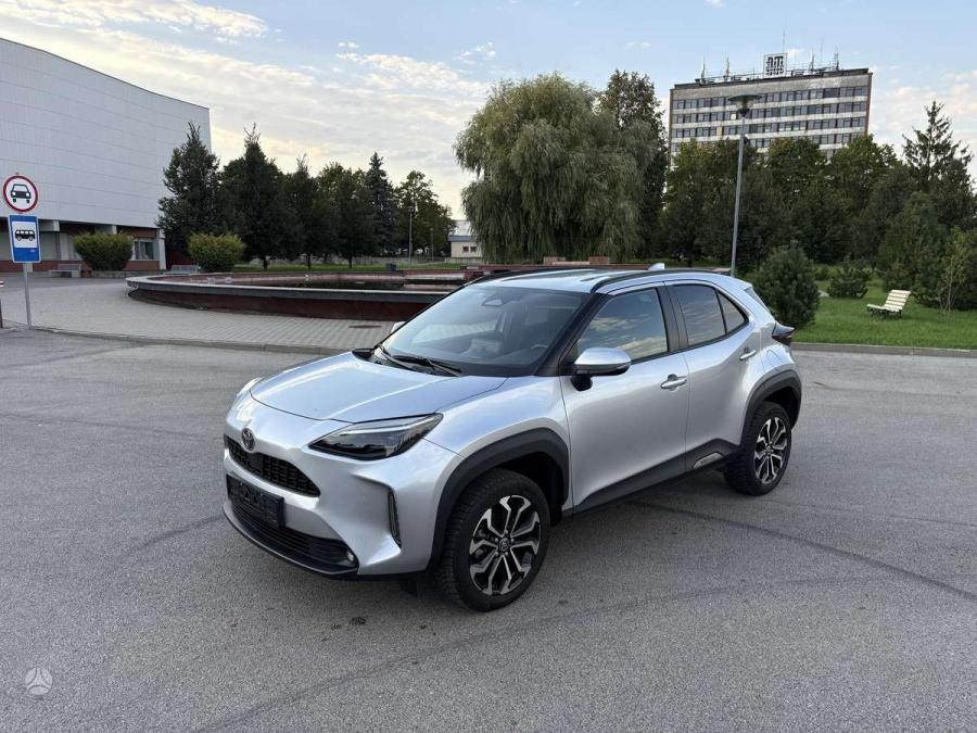 Серый Тойота Yaris Cross 2025 в Алитус, объемом двигателя 1.49 л и пробегом 25 тыс. км за 22500 €, фото 1 на AUTOMOTO.COM.LV