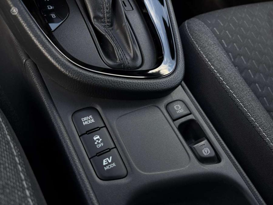 Pelēks Toyota Yaris Cross 2025 Alīta, ar dzinēja tilpumu 1.49 L un nobraukumu 25 tūkst. km par 22500 €, foto 12 vietnē AUTOMOTO.COM.LV