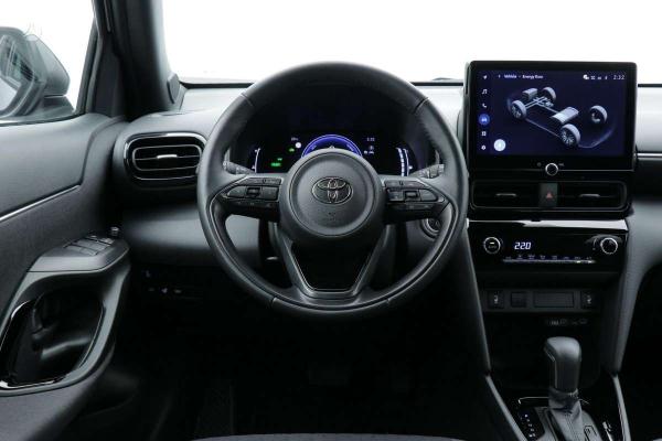 Grey Toyota Yaris Cross 2025 in Vilnius, with an engine capacity of 1.49 L and mileage of 21 thousand km for 25900 €, photo 9 on AUTOMOTO.COM.LV