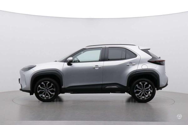 Серый Тойота Yaris Cross 2025 в Вильнюс, объемом двигателя 1.49 л и пробегом 28 тыс. км за 26990 €, фото 5 на AUTOMOTO.COM.LV