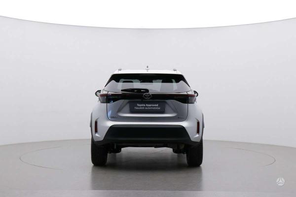 Серый Тойота Yaris Cross 2025 в Вильнюс, объемом двигателя 1.49 л и пробегом 28 тыс. км за 26990 €, фото 6 на AUTOMOTO.COM.LV