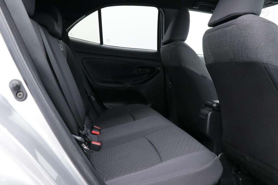 Серый Тойота Yaris Cross 2025 в Вильнюс, объемом двигателя 1.49 л и пробегом 28 тыс. км за 26990 €, фото 11 на AUTOMOTO.COM.LV