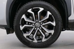 Серый Тойота Yaris Cross 2025 в Вильнюс, объемом двигателя 1.49 л и пробегом 28 тыс. км за 26990 €, фото 17 на AUTOMOTO.COM.LV