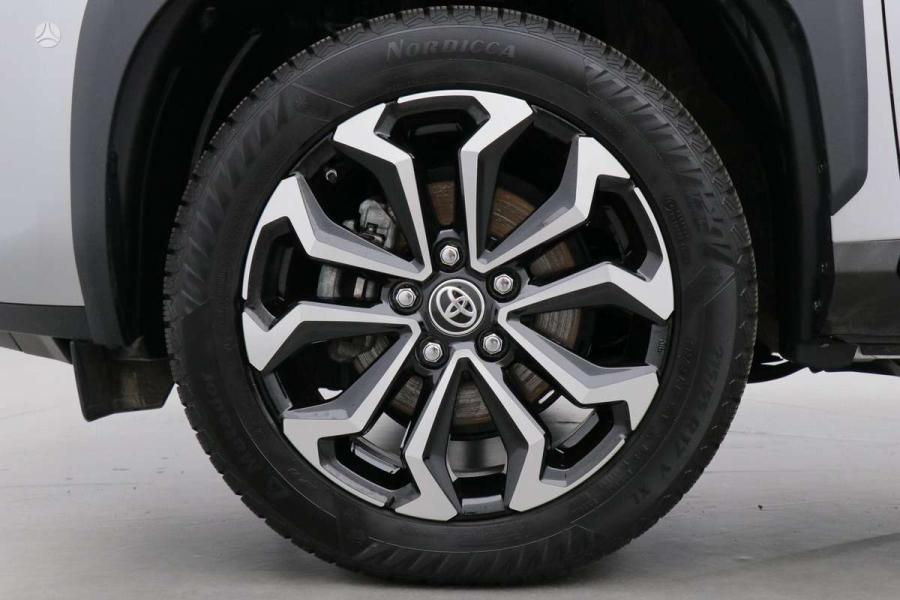 Серый Тойота Yaris Cross 2025 в Вильнюс, объемом двигателя 1.49 л и пробегом 28 тыс. км за 26990 €, фото 17 на AUTOMOTO.COM.LV
